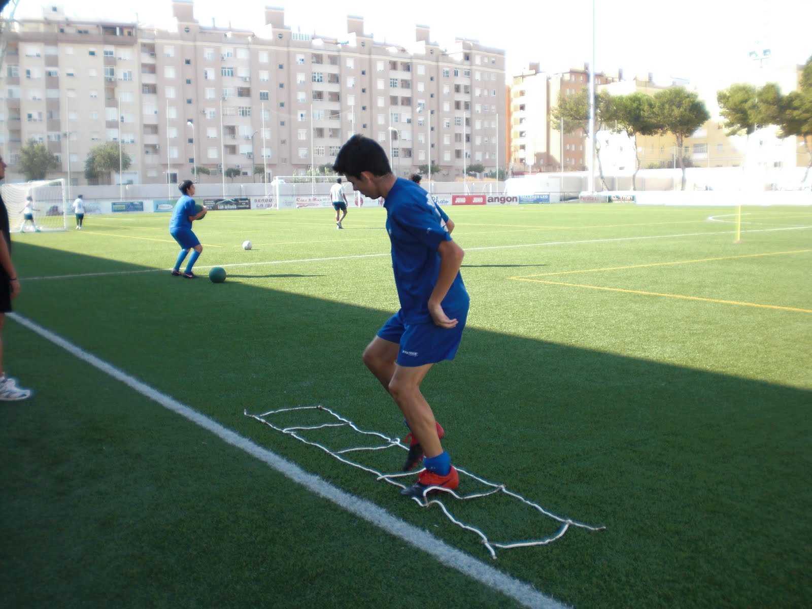 Coordinación escalera + balón (video) | fiebreFutbol